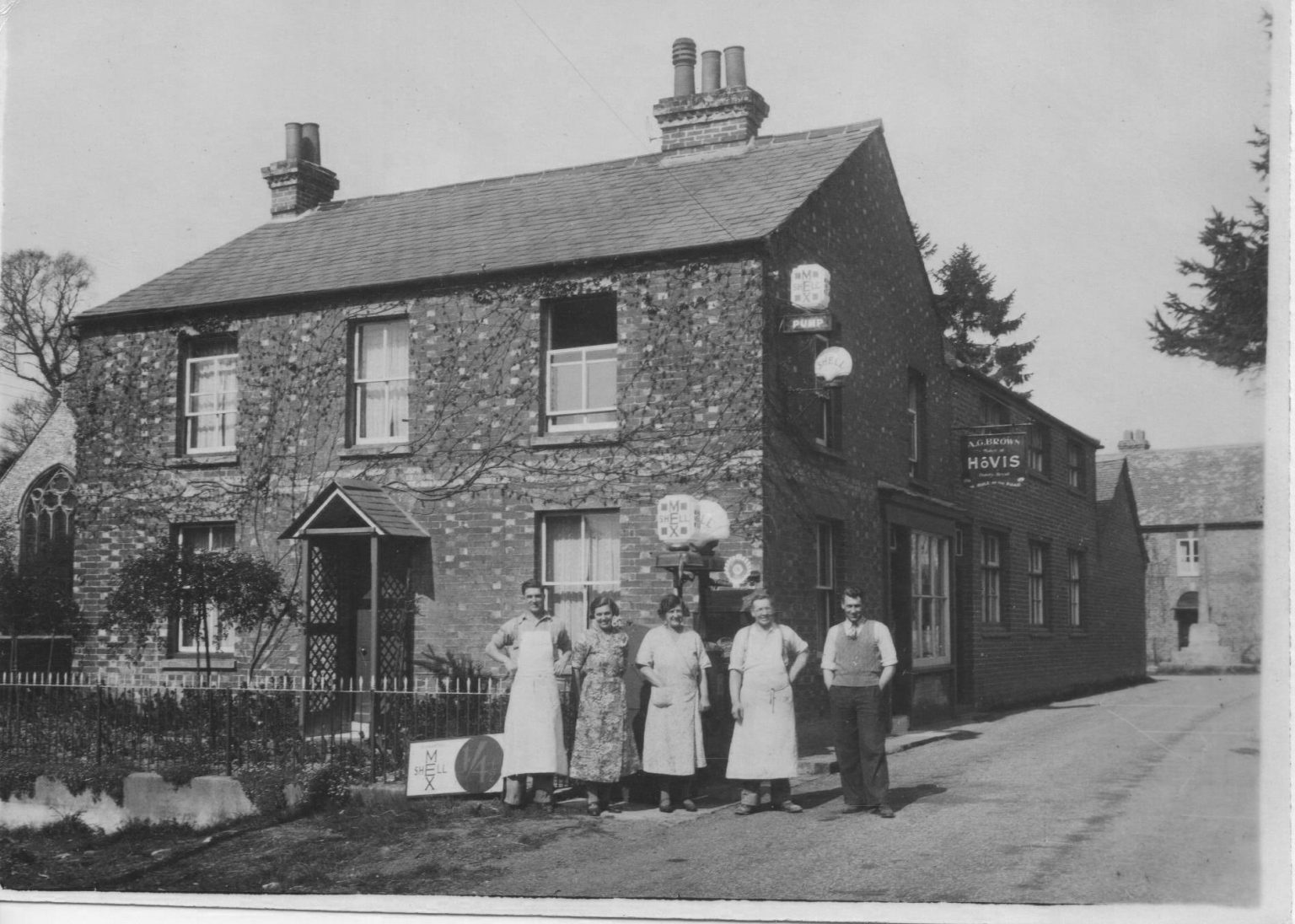 A collection of photos from 1910 onwards - 4legsradio
